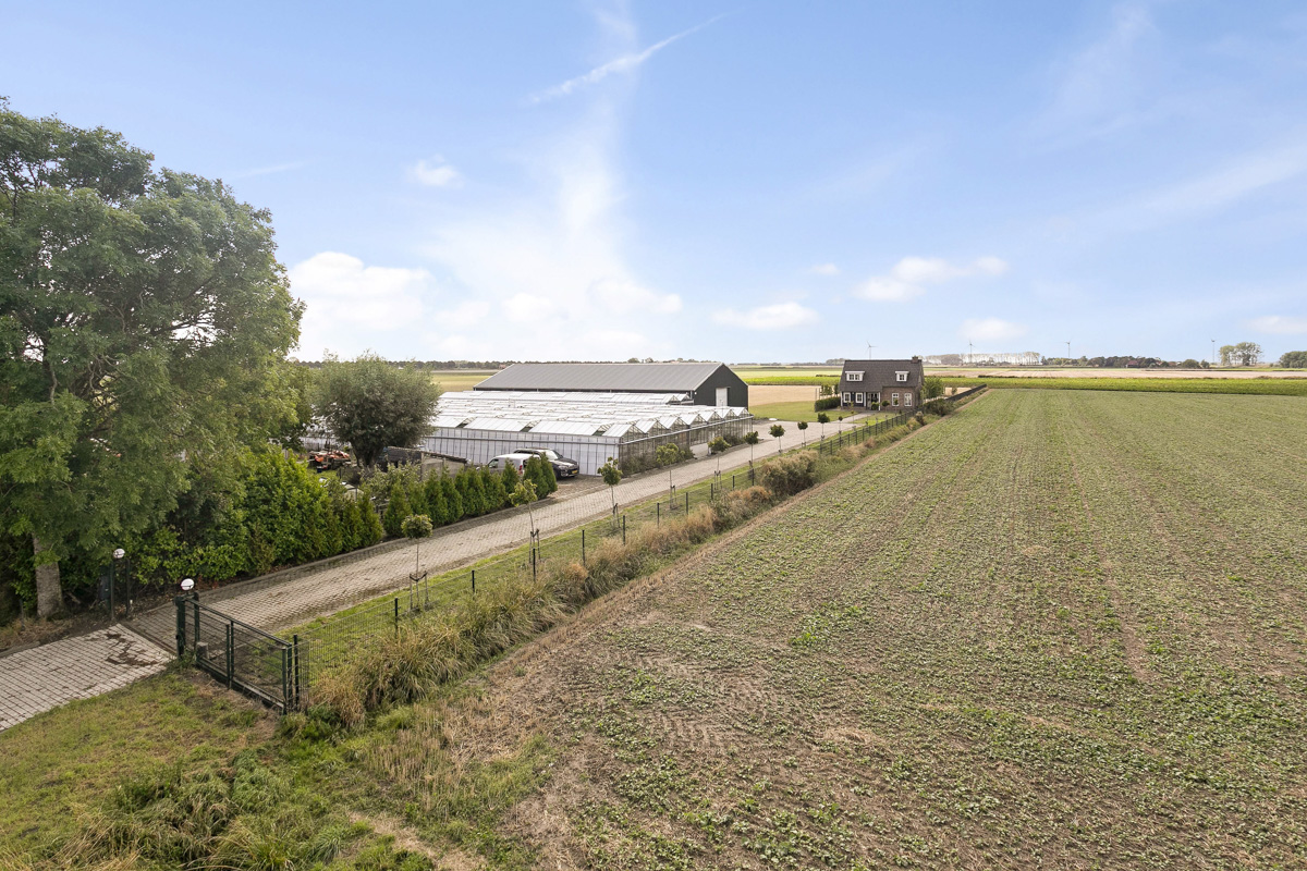 Te koop: recent gebouwde woning met moderne loods in Sint-Maartensdijk ...